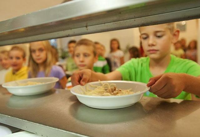 Tovább nőhetnek az iskolai menzaárak az infláció miatt - Agrotrend